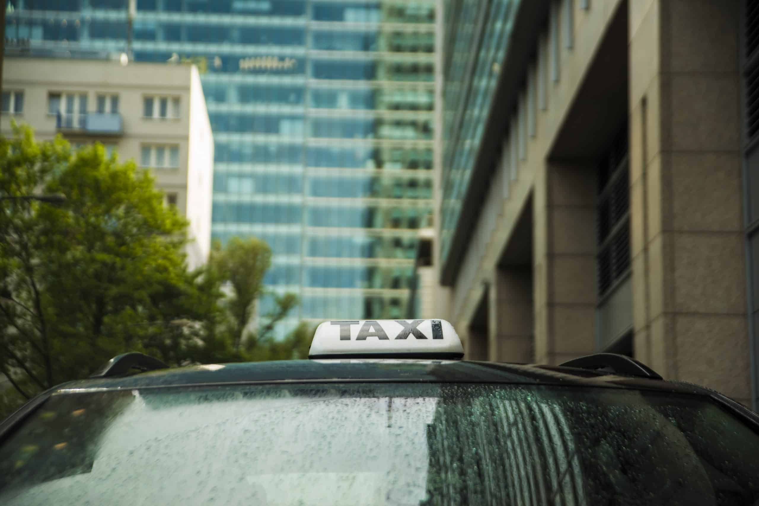 UBER I BOLT - JAKI MAJĄ WPŁYW NA FIRMY TAXI? - System Taxi ATOS